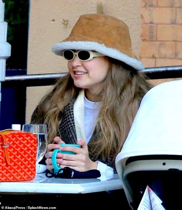 Gigi Hadid looks stylish while walking with her daughter in New York ...