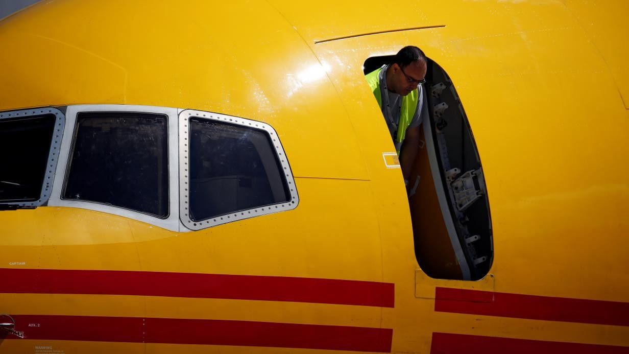 The door of a Boeing 757 plane opens during the flight - Telegraph ...