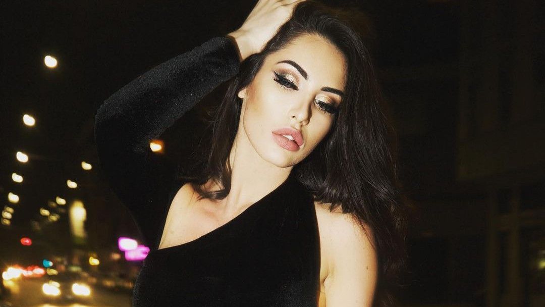 Who is Maria Bove, the Italian model who was seen kissing Robert ...