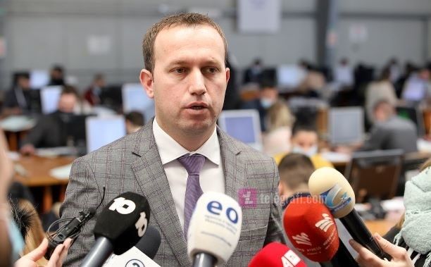 Elezi për zgjedhjet në veri: Disa shkolla s’i hapën dyert për votime ...