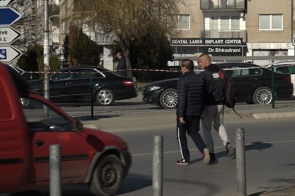 Citizens ignore the obstacles placed at the "Ali Sokoli" school in ...