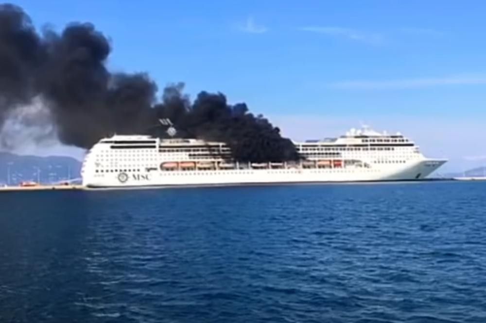 A huge fire breaks out on a ship in Greece, firefighters locate the ...