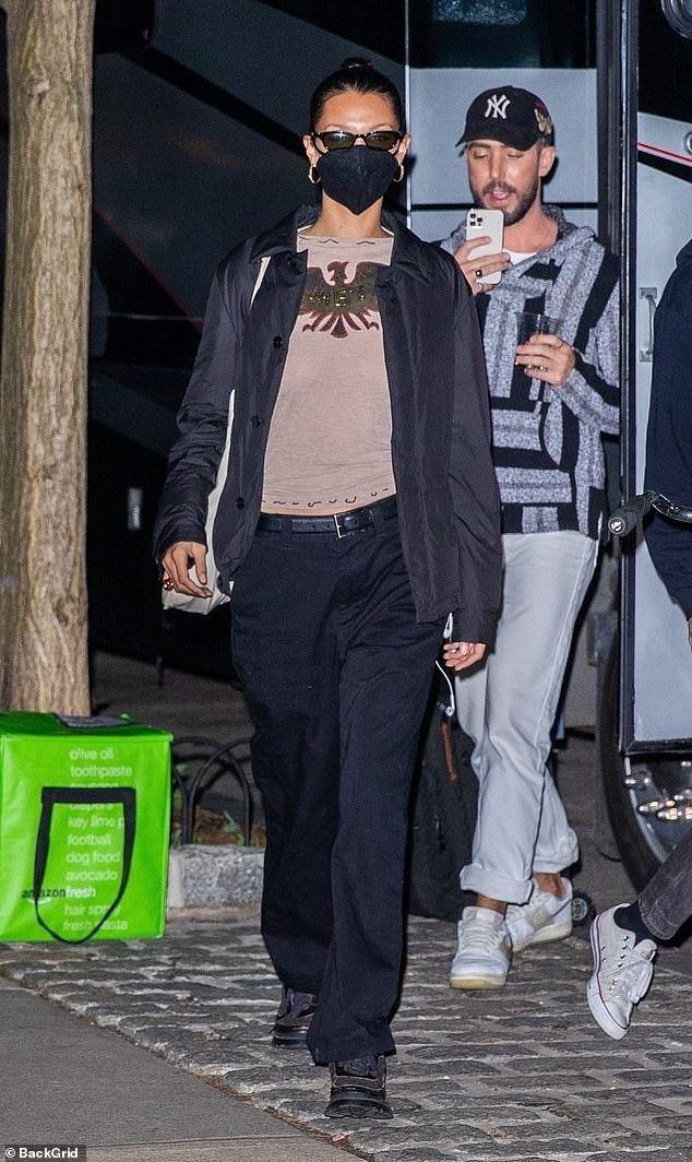 Bella Hadid poses in front of the paparazzi in New York, stunning with ...