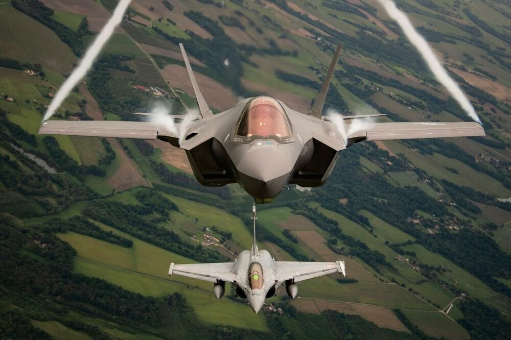 The Swiss buy new fighter planes, they will spend 6 billion francs - it ...