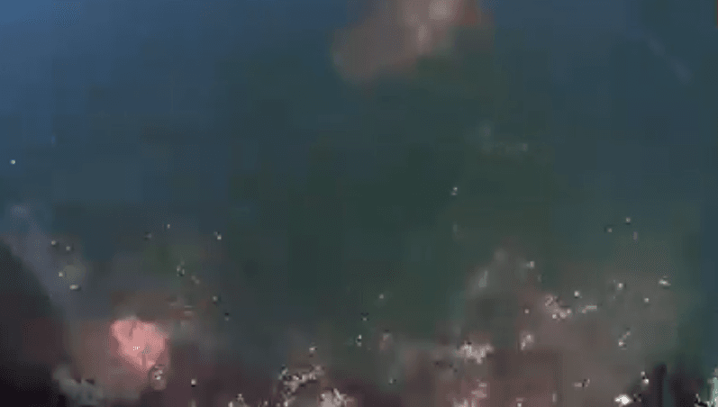 Surfer published footage of running away from a shark in the ocean ...