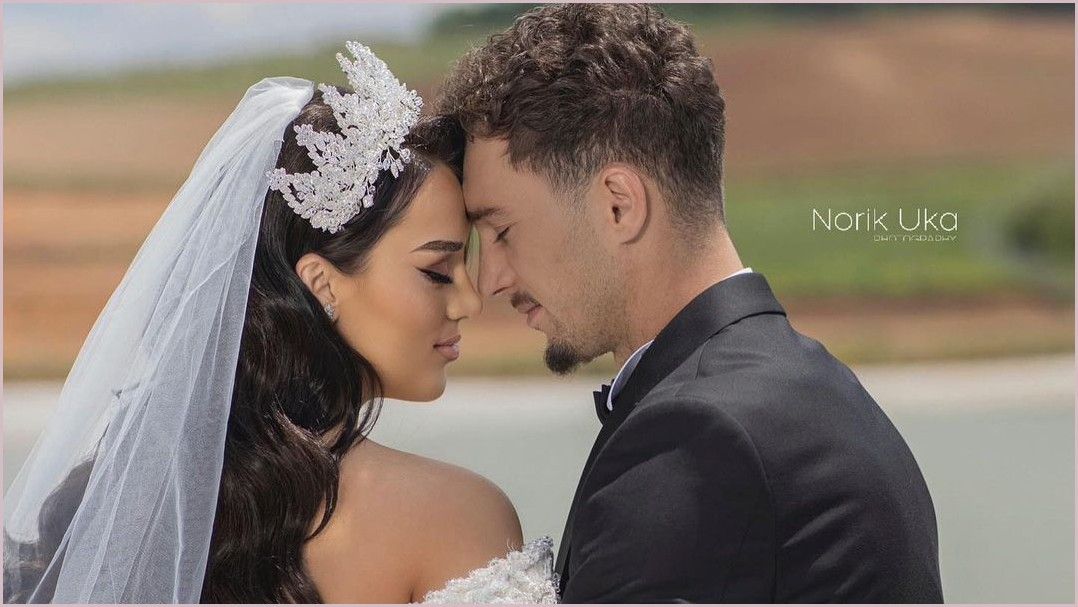 Florent Hasani publikon fotografi nga martesa e tij - Telegrafi - Telegrafi