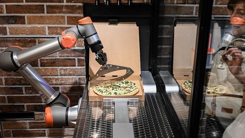 Meet the robots that make pizzas from start to finish - at an automated ...