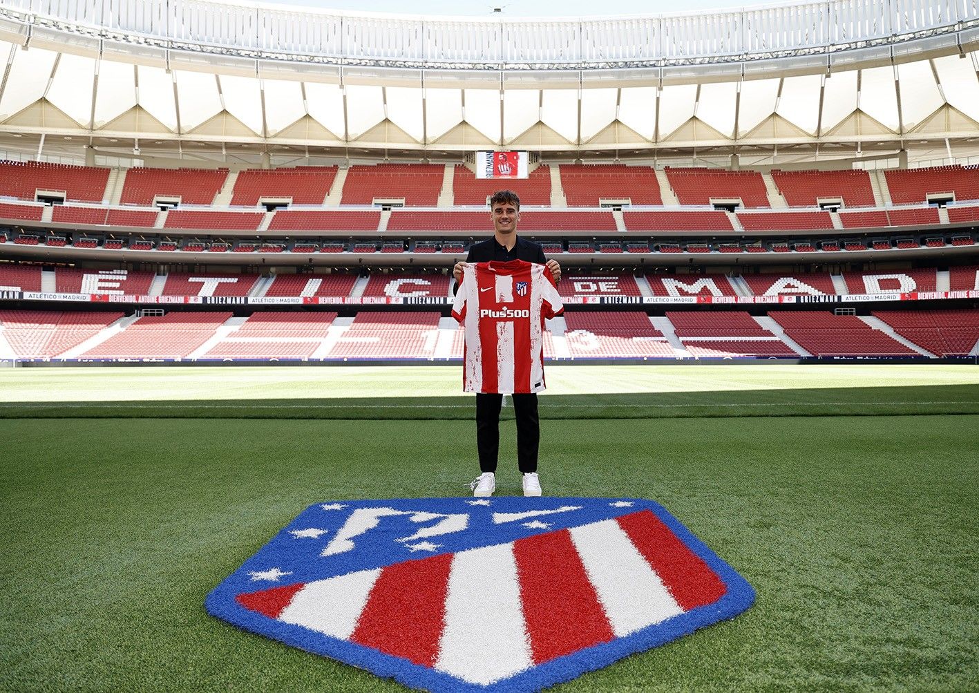 Antoine Griezmann is introduced to Atletico Madrid, with a new look and ...