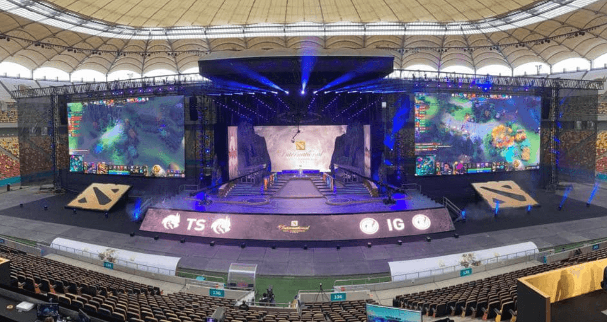 Kupa botërore e video-lojës "Dota 2" po mbahet në stadiumin e futbollit ...