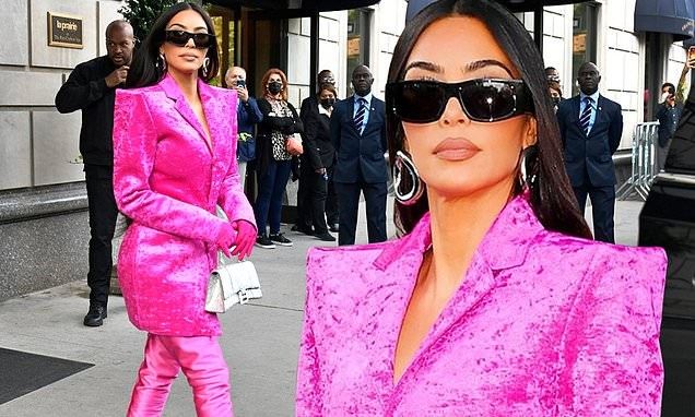 Kim Kardashian departs from the usual appearances in black, appears all ...