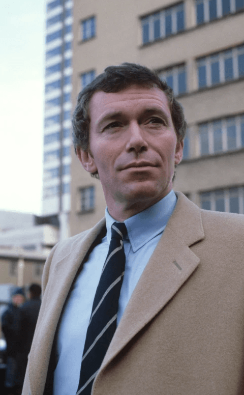Vdes aktori i “Doctor Who”, Bernard Holley - Telegrafi - Telegrafi
