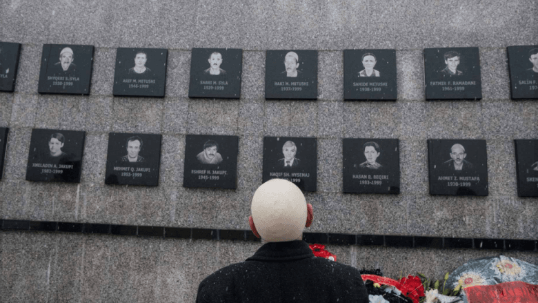 Bëhen 23 vjet nga masakra e Reçakut - Telegrafi - Telegrafi