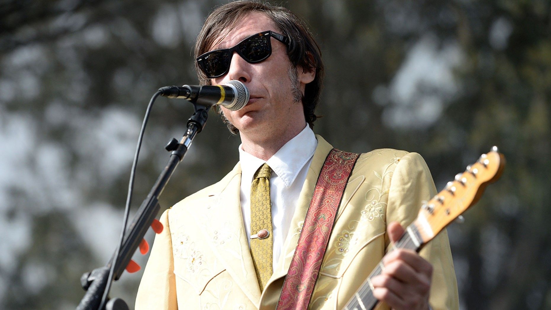 The singer and guitarist of "The Sadies", Dallas Good, has passed away ...