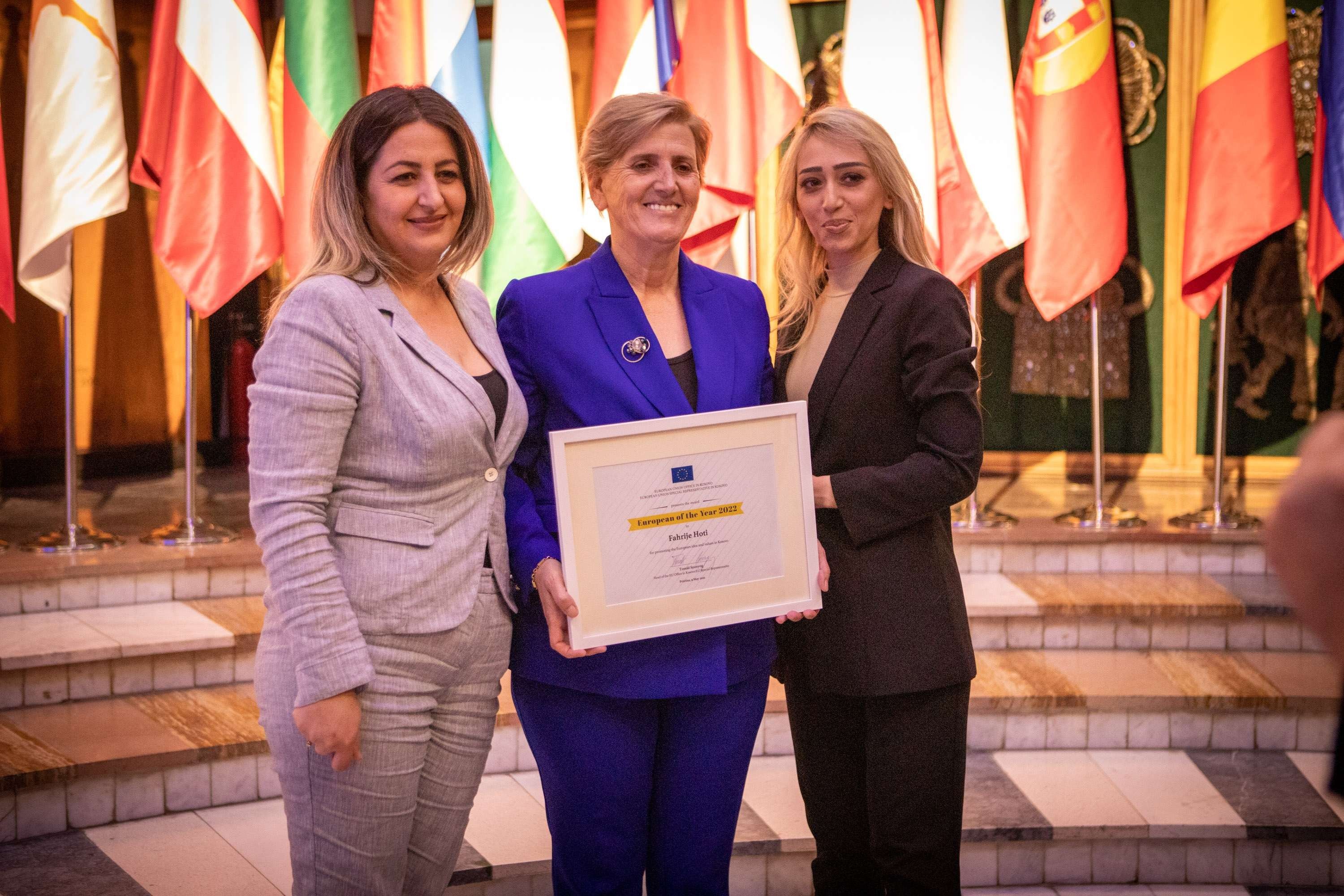 Fahrije Hoti receives the award "Europe of the Year 2022" from ...