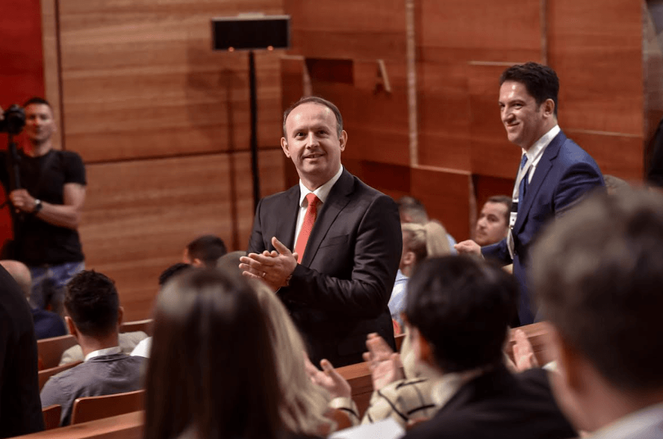 Afrim Gashi edhe për katër vjet do të jetë kryetar i Alternativës ...