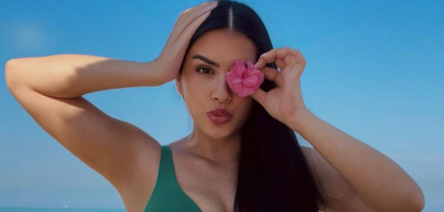 Elita Rudi mahnit me fotografitë e reja në bikini - Telegrafi - Telegrafi