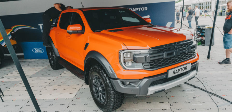 Ford brings the new Ranger Raptor with the powerful V6 engine ...