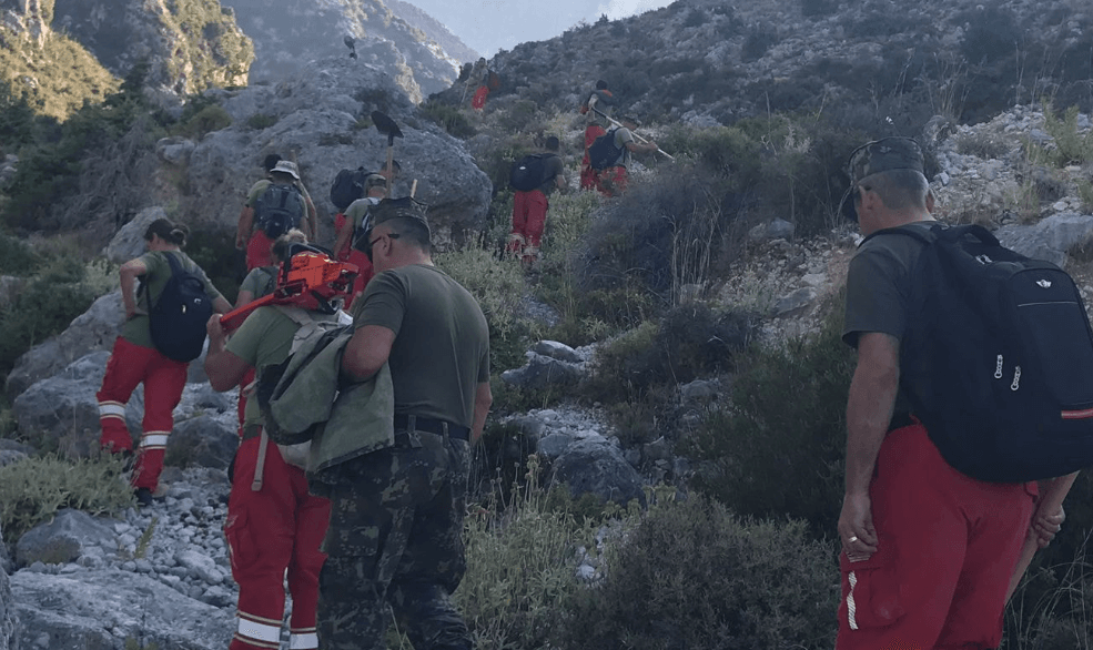 Over 100 forces on the ground to put out the fire in Malin e Čikas in ...