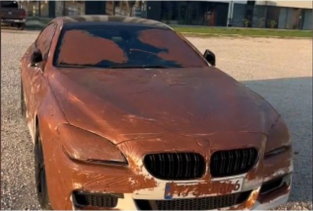 For fame and friends, the young man from Bosnia paints the whole car ...