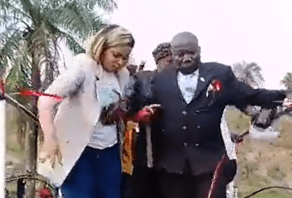 The moment when the bridge in Congo collapses during the inauguration ...