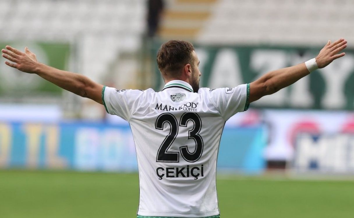 Endri Çekiçi scores an incredible goal from almost 30 meters against ...