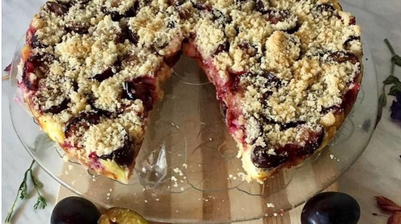 Tortë me kumbulla dhe arra - një ëmbëlsirë e vërtetë vjeshte ...