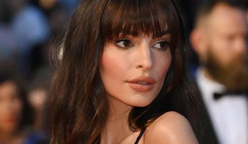Model Emily Ratajkowski confirms that she is bisexual - Telegraph ...