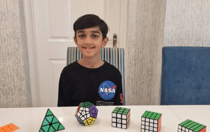 Britaniku 11-vjeçar shënoi rezultatin më të lartë të IQ-s, duke ...