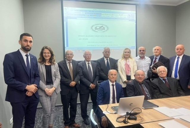 Akademia Shqiptare në Maqedoninë e Veriut promovoi nëntë akademikë ...