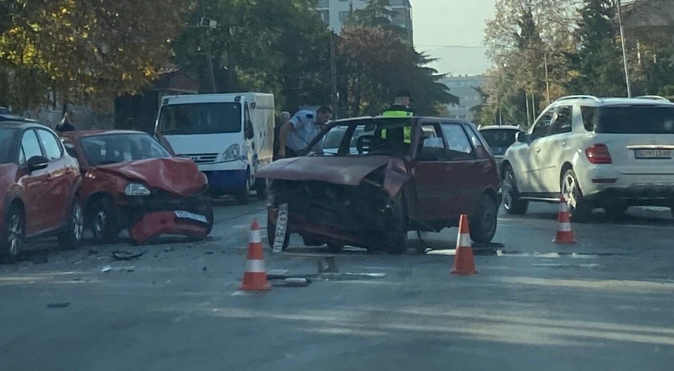 Aksident i rëndë në Karposh të Shkupit - Telegrafi - Telegrafi