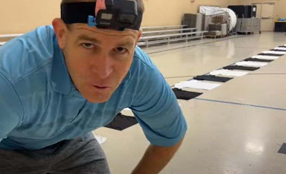 The American broke the Guinness record after folding 31 t-shirts in 1 minute - Telegraph - Telegraph