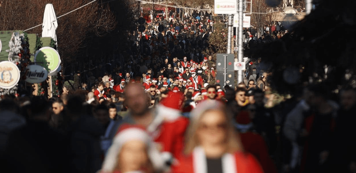 The mini-marathon 'Santa Claus Run' ends in the capital - more than 1. ...