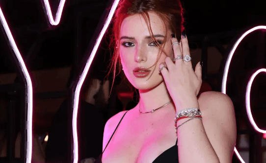 Bella Thorne hit back at the director who accused her of flirting with ...