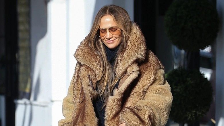 Jennifer Lopez with the boots we adore! The best model for winter and ...