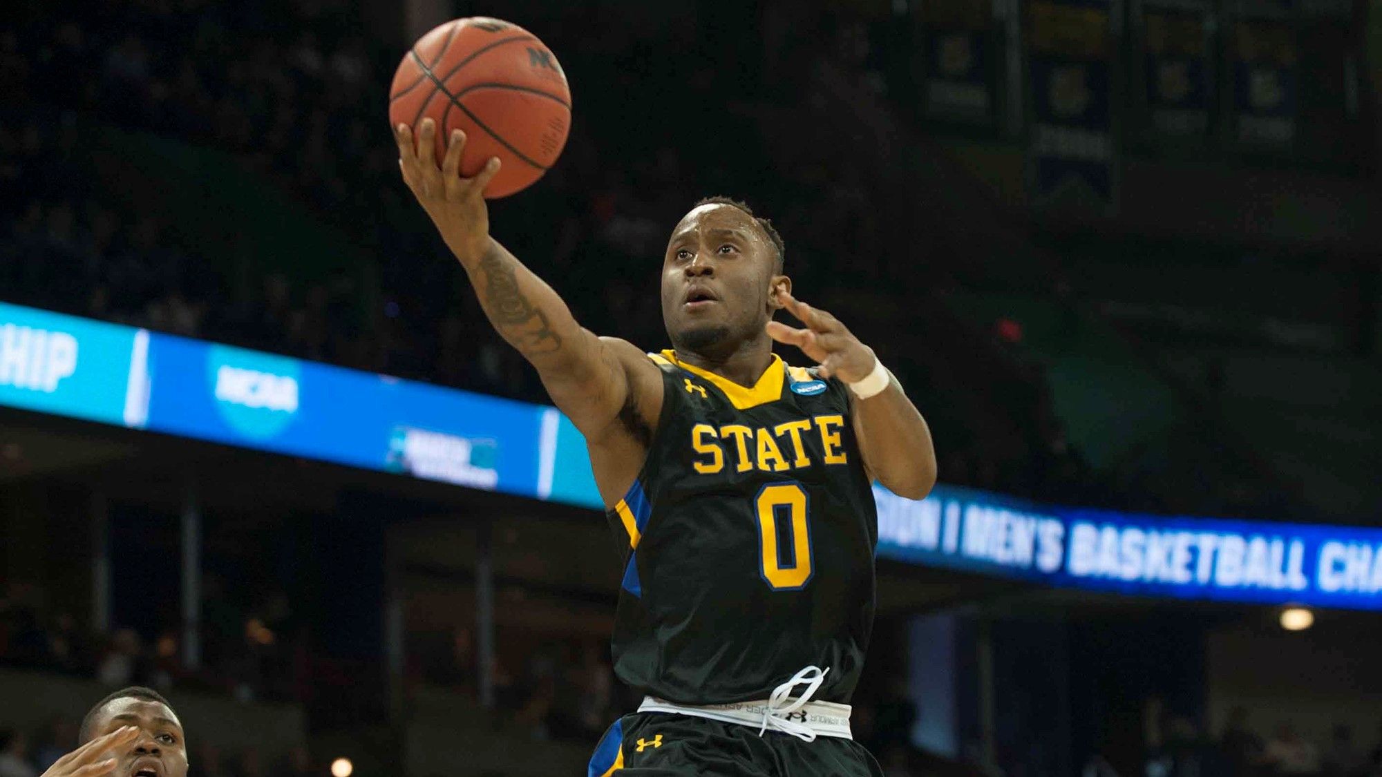 Official: Prishtina is reinforced with American defender Deondre Parks ...