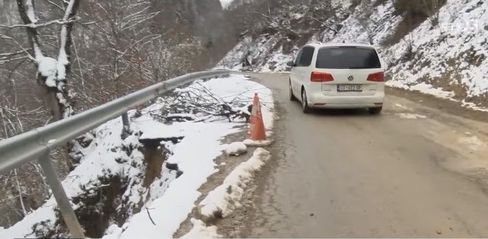 Rruga e dëmtuar për në Rugovë, lë pa turistë këtë zonë turistike ...