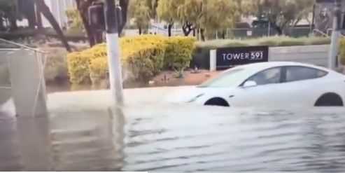 Watch how a Tesla car drives through flooded roads - Telegraph - Telegraph