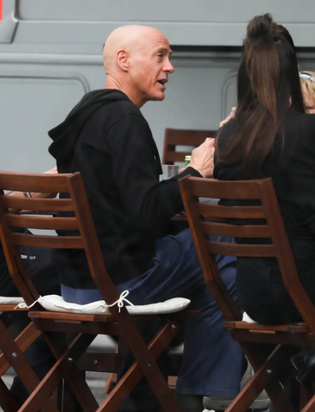 Aktori Robert Downey Jr transformohet në pamje për rolin e ri në "The ...