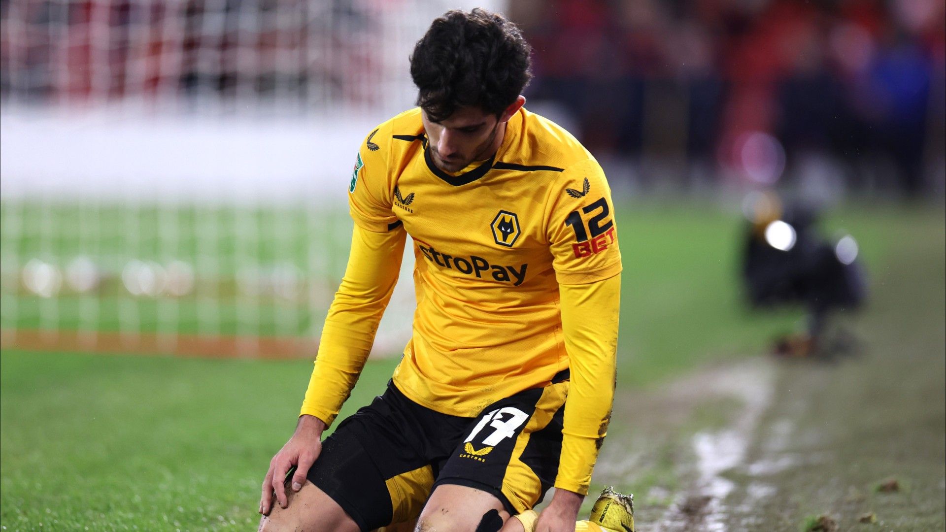 Barcelona is working on the loan of Goncalo Guedes from Wolves ...