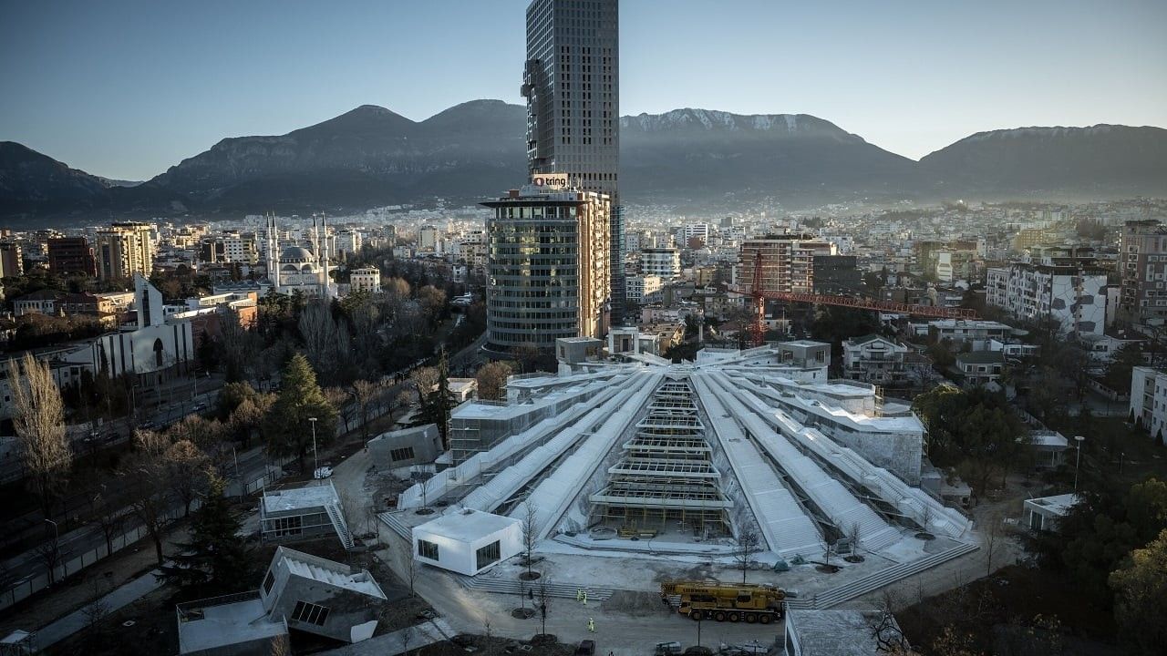 New York Times: The pyramid of dictatorship, the bet of Albania's ...