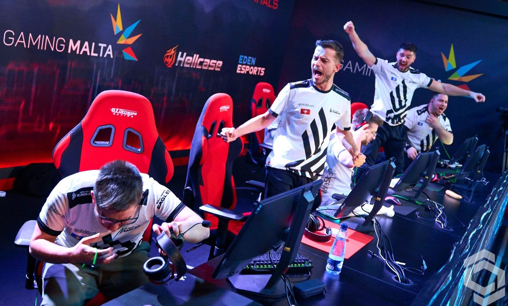 Bad News Eagles defeat the Turkish team Eternal Fire and advance to the ...