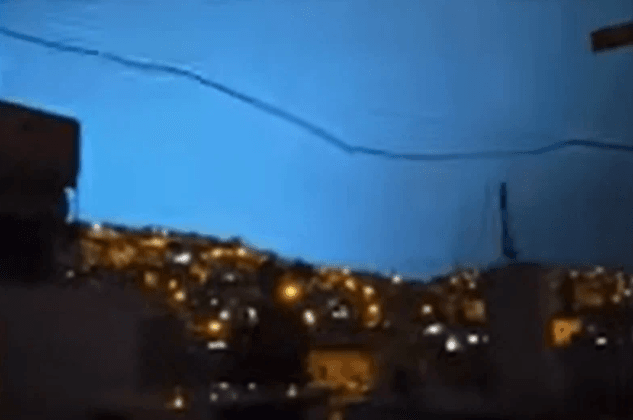 Eksperti shpjegon pse u ndriçua qielli gjatë tërmetit në Turqi ...