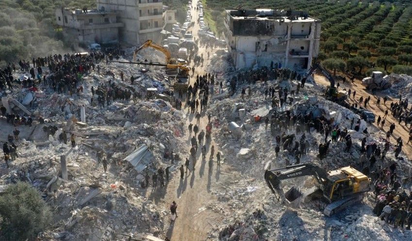 Touching story of Syrian man who keeps digging, hoping to find one of ...