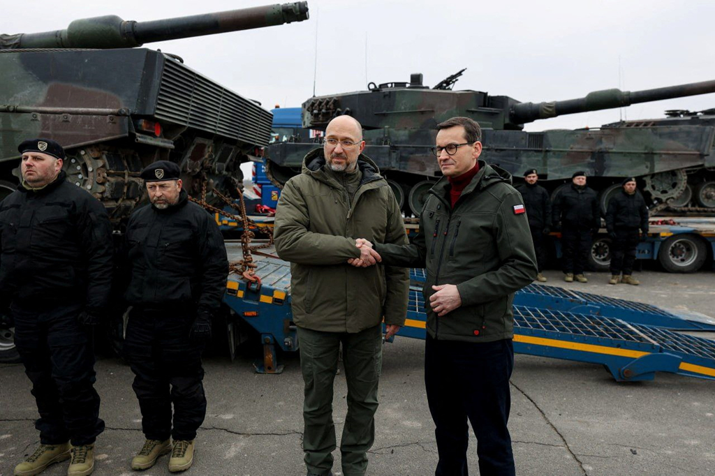 First images appear: Leopard 2 tanks arrive in Ukraine - Telegraph ...