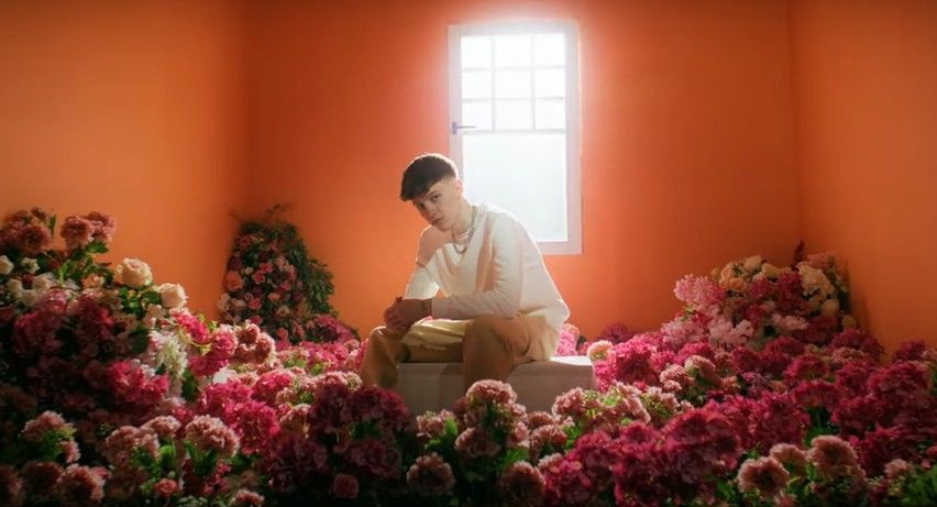 Edonis Muja releases the new song "Bella Hadid" - Telegrafi - Telegrafi