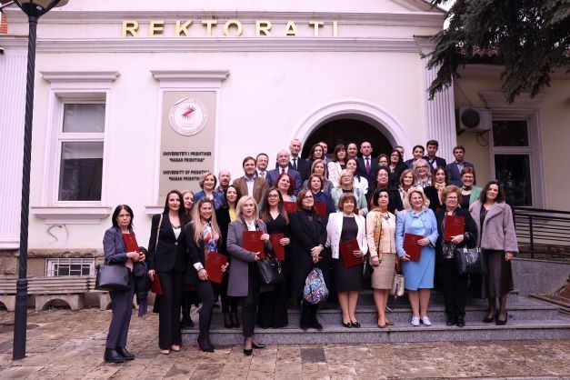 Rektorati nderon me mirënjohje profesoreshat e UP-së - Telegrafi ...