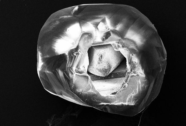 "Diamond within a diamond", an extremely rare gemstone is discovered in ...
