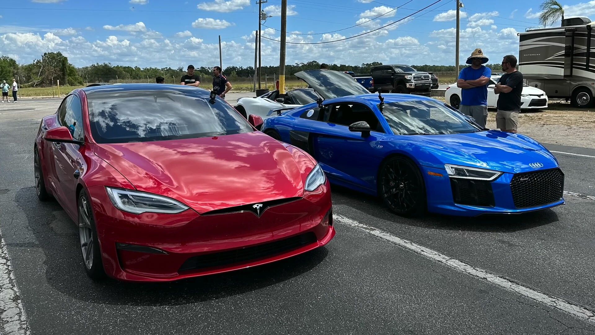 Race between Tesla and Audi, Plaid with over 1.300 horsepower faster at ...