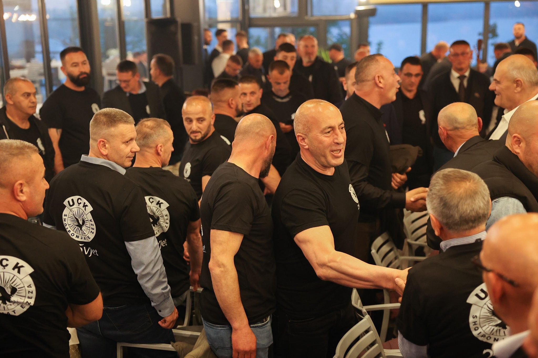 Në 25-vjetorin e themelimit, Haradinaj me njësinë elite të UÇK-së ...