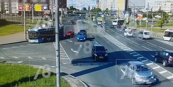 The truck driver loses control, goes in the opposite direction - hits ...